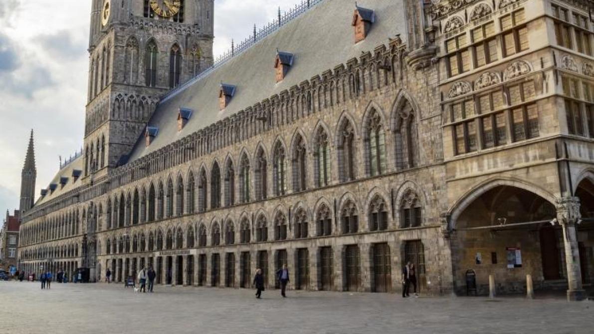 Landbouwer schenkt grafsteen aan Yper Museum - Landbouwleven