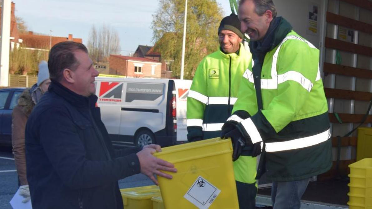 Proefproject in West-Vlaanderen rond inzameling medisch afval wordt ...